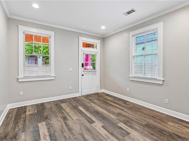 2321 23 Chartres Street