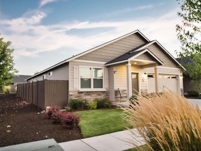 2322 NW Kingwood Ave, Redmond, OR 97756