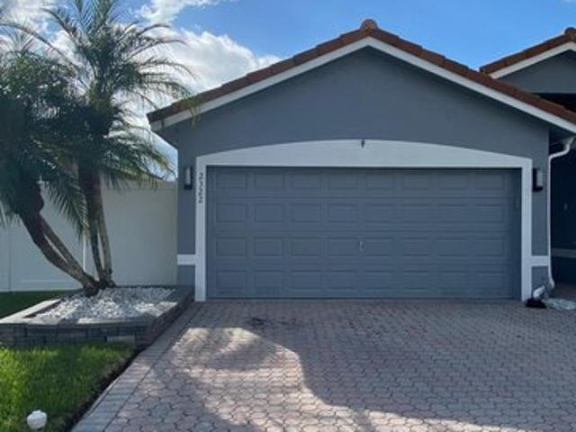 2322 NW 166th Ave, Pembroke Pines, FL 33028