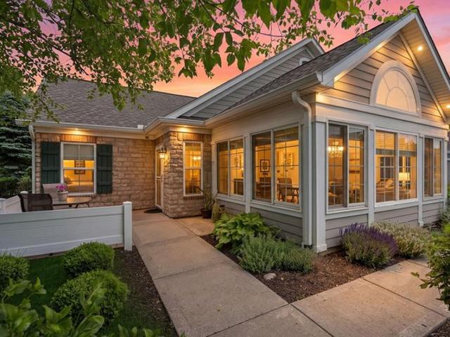 2322 Allison Cir, Valparaiso, IN 46383