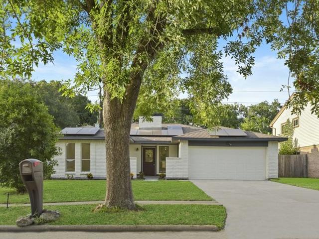 2322 Aprilmont Dr, Sugar Land, TX 77498
