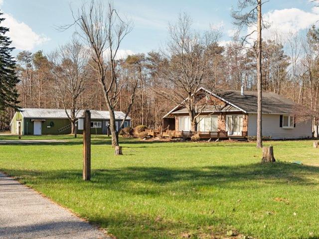 2322 E Hathaway Rd, Harbor Springs, MI 49740