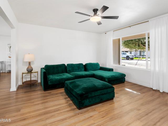 2322 e juanita avenue