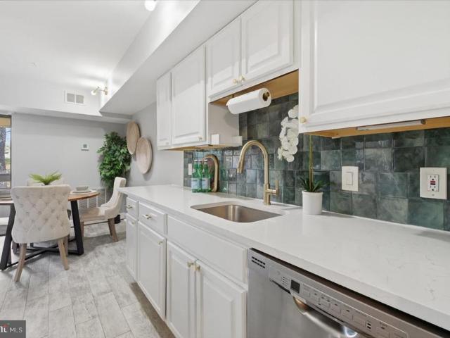 2322 Freetown Court # 8/21C