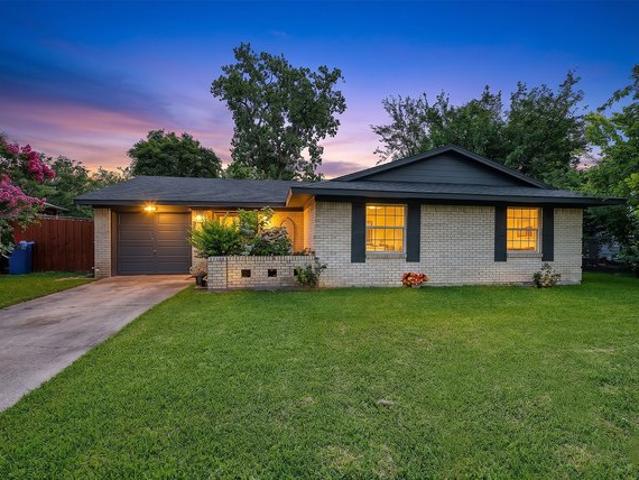 2322 Halifax Dr, Carrollton, TX 75006