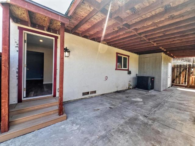 2322 Peachtree Cir