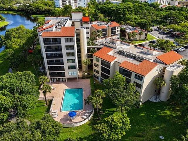 2322 S Cypress Bend Dr Apt 311, Pompano Beach, FL 33069