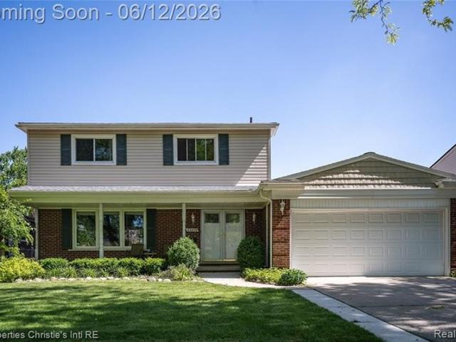 23237 Robert John St, Saint Clair Shores, MI 48080