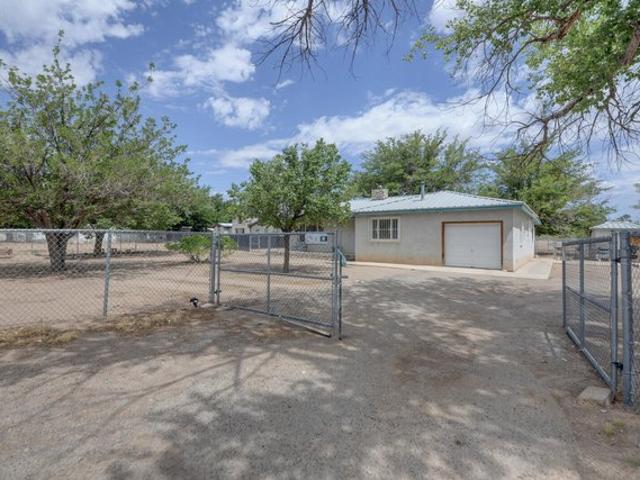 2323 Metzgar Rd SW, Albuquerque, NM 87105