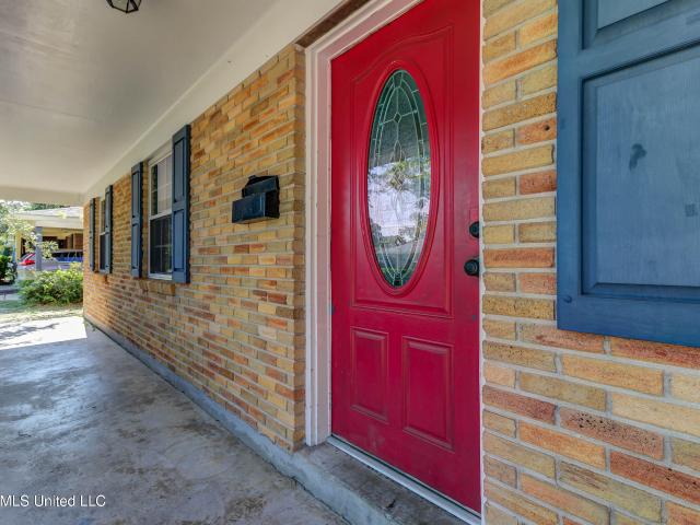 2323 Middlecoff Drive