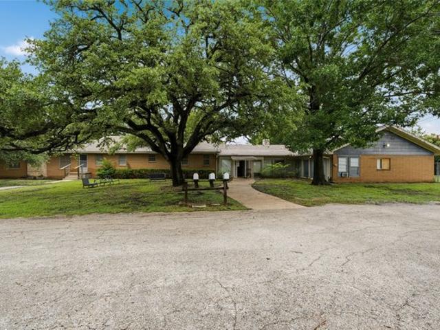 2323 N 39th St, Waco, TX 76708