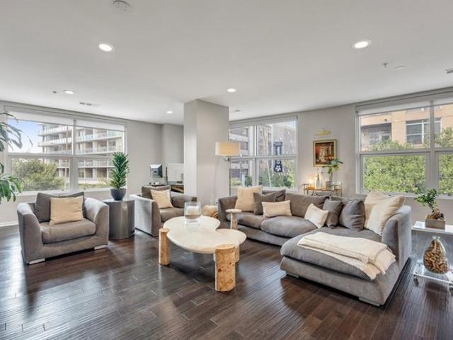 2323 N Houston St Apt 202, Dallas, TX 75219