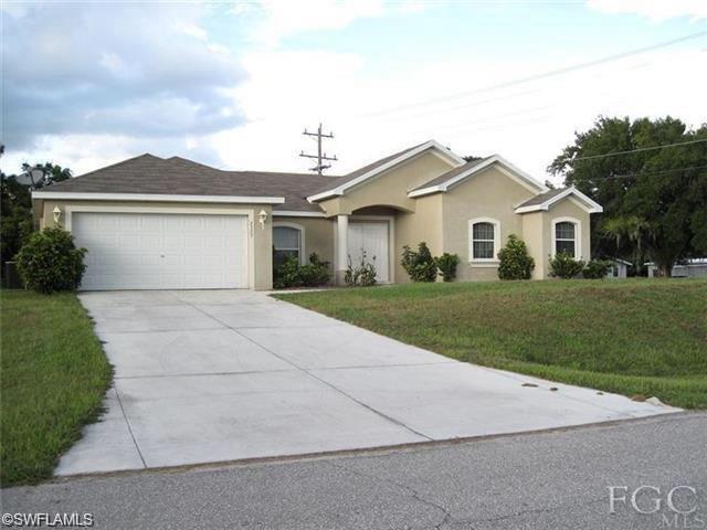 2323 NE 26th St, Cape Coral, FL 33909