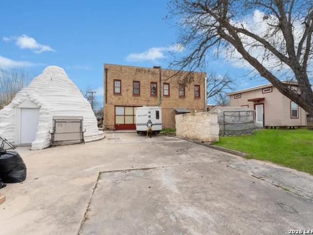 2323 Buena Vista St