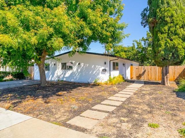 2323 Del Rio Dr, Stockton, CA 95204