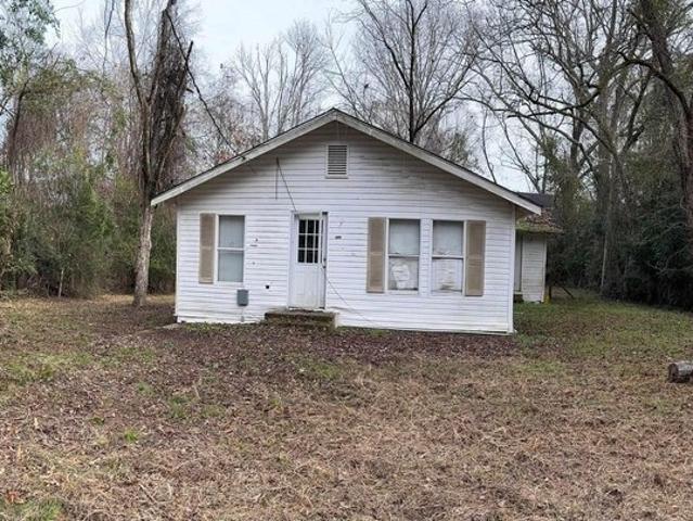 2323 Dover St, Camden, AR 71701