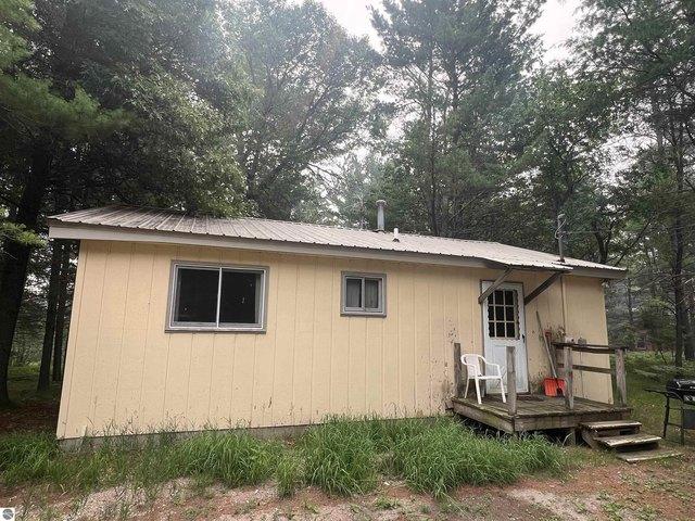 2323 Hummingbird Ln, Grayling, MI 49738