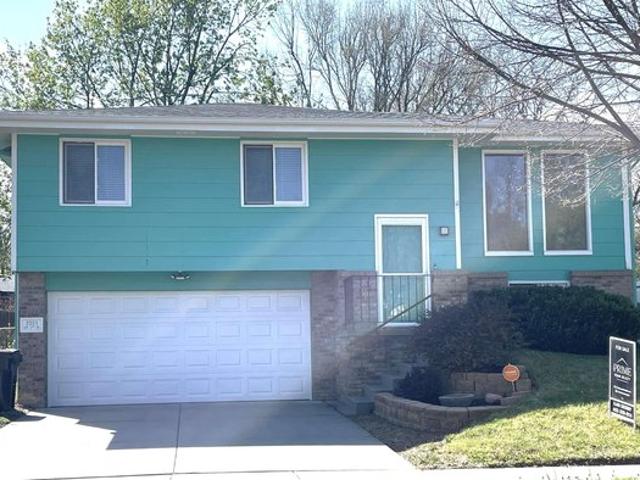 2323 SW 17th St, Lincoln, NE 68522