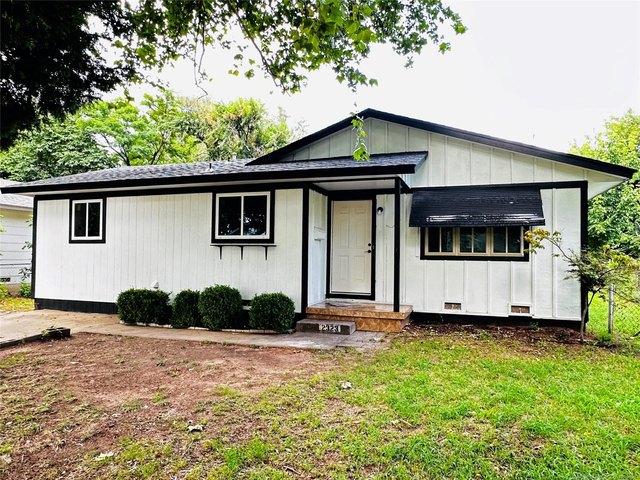 2323 S Olympia St, Tulsa, OK 74107