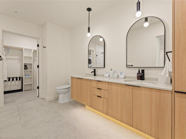 2323 S Lamar Blvd # 204