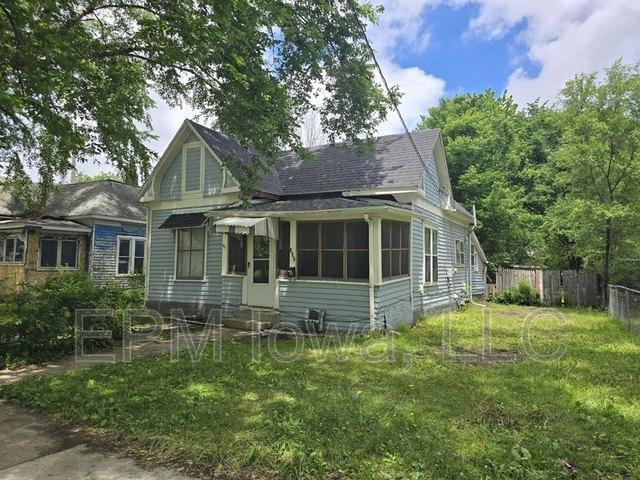 232 Center St, Waterloo, IA 50703