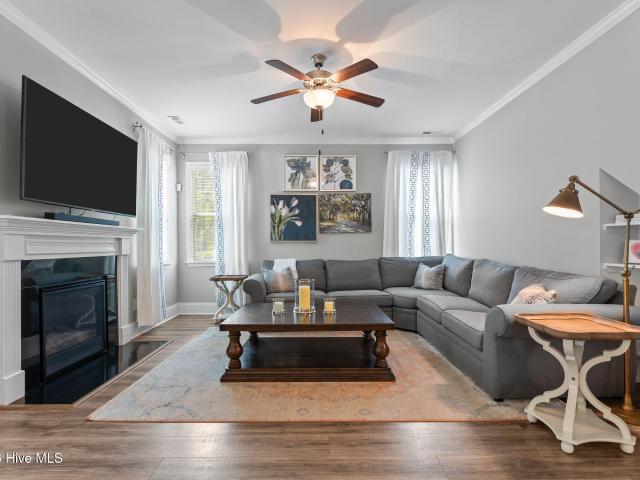 232 Claret Court
