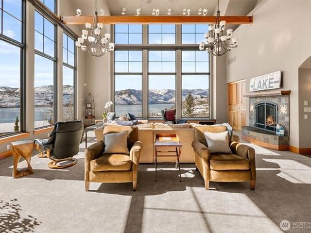 232 Crystal Dr, Chelan, WA 98816