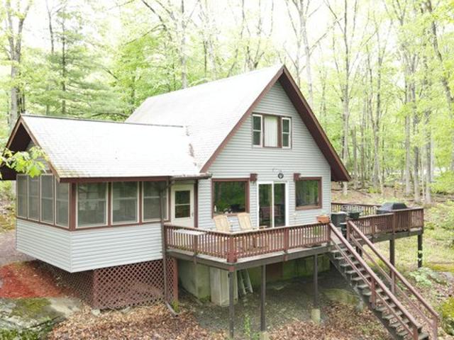 232 Basswood Dr, Lords Valley, PA 18428