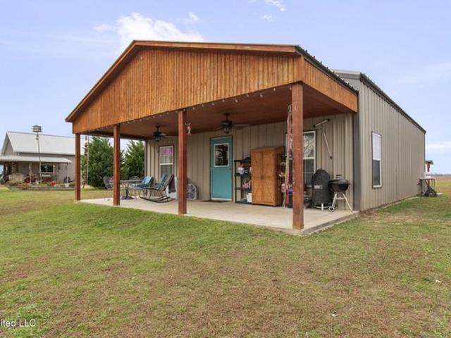 232 Bungalow Ln, Tchula, MS 39169