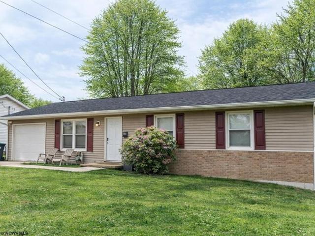 232 Del Dew Dr, Bridgeport, WV 26330