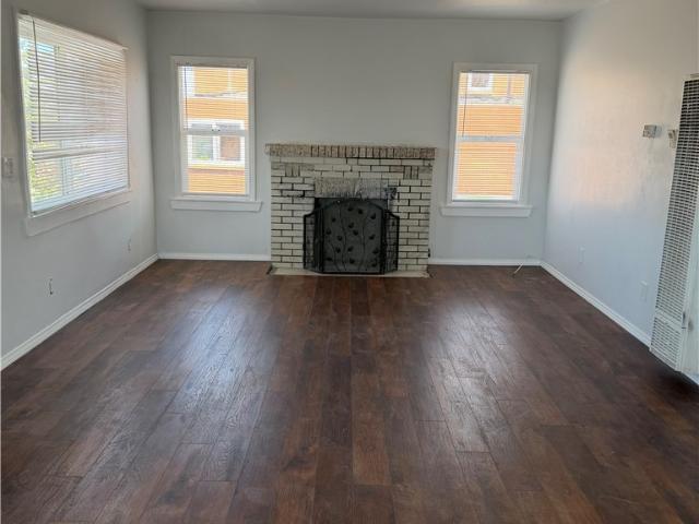 232 E Fredricks