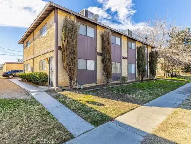 232 E Lancaster Blvd, Lancaster, CA 93535 MLS #PW25159397
