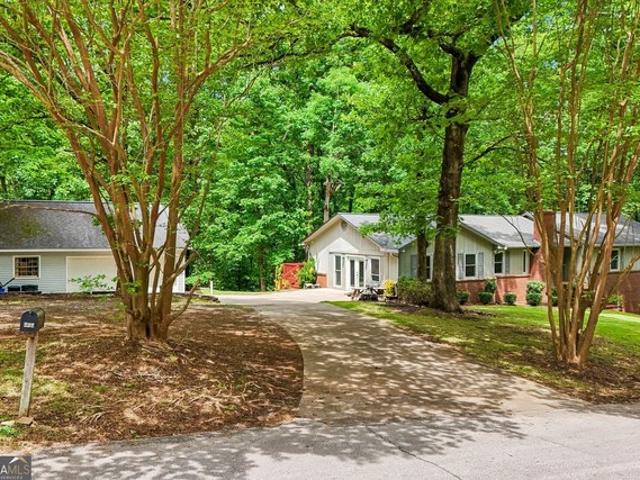 232 E Miles Rd, Carrollton, GA 30116
