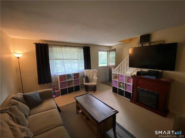 232 Monce Rd Apt 2, Burlington, CT 06013