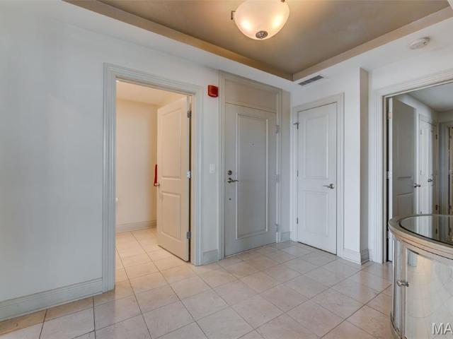 232 N Kingshighway Blvd, Unit 1102, St. Louis, MO 63108 | MLS #26021 | Compass