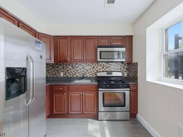 232 Shephard Ave # B6