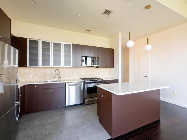 232 Pavonia Ave # 717