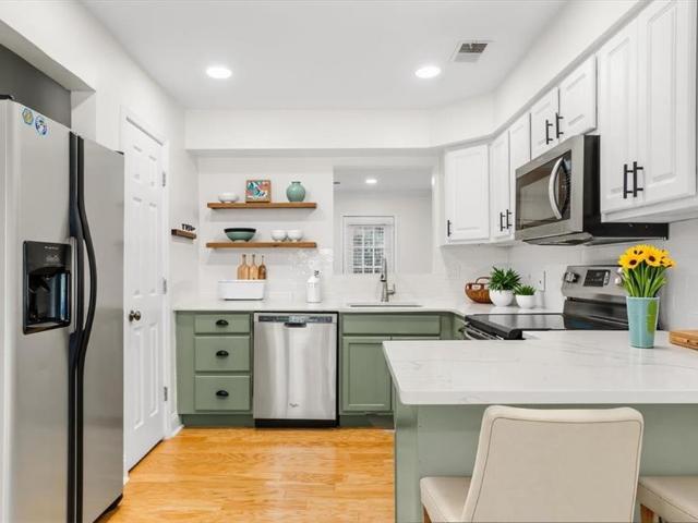 232 Peachtree Hollow Ct NE, Sandy Springs, GA 30328 | MLS #7709