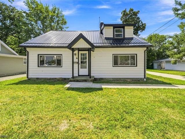 232 Plymouth Dr, Eastlake, OH 44095
