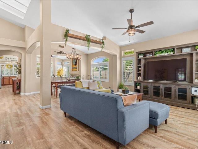 232 w los arboles drive