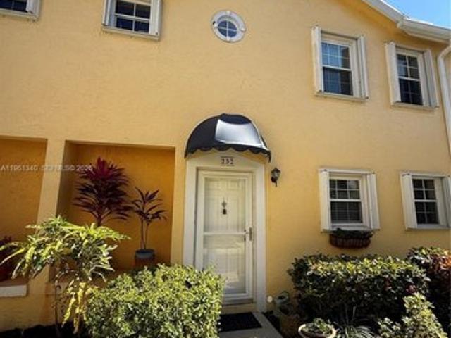 232 Waterside Dr, Hypoluxo, FL 33462