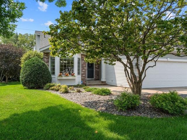 232 Wildflower Ct, Vadnais Heights, MN 55127