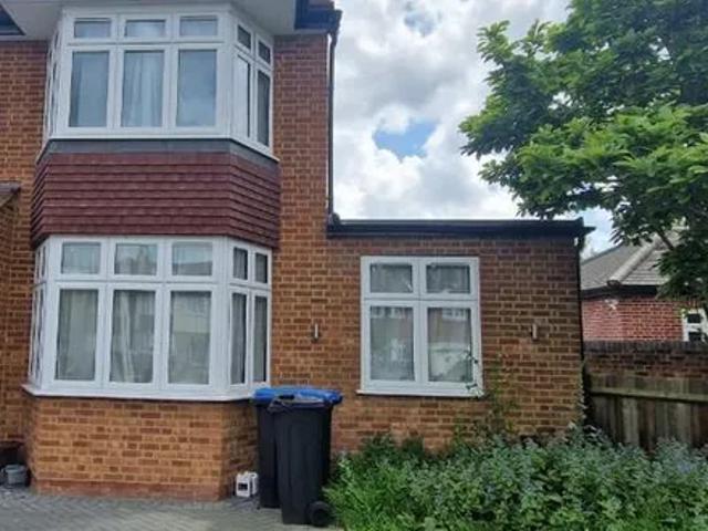 232 Willow Road, London, EN1 3AT, United Kingdom | 3 bed house for rent #123822220 | Rentberry