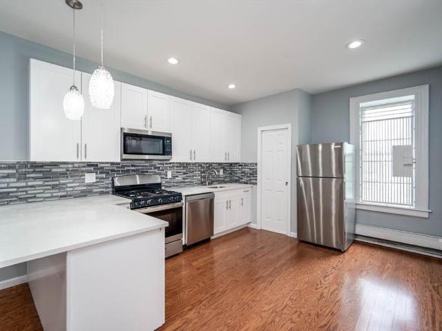 232 Van Horne St # 2