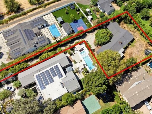 23347 Collins St, Woodland Hills, CA 91367