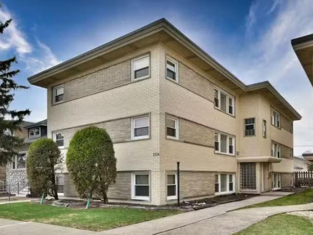 2334 N 72nd Court, 1E, Elmwood Park, IL 60707