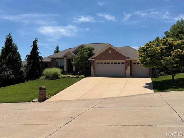 2334 Silver Crest Ct, Washington, MO 63090