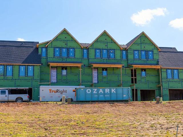 2334 W Markham