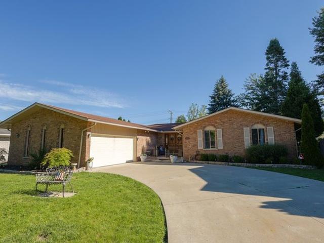 23355 Robert John St, Saint Clair Shores, MI 48080