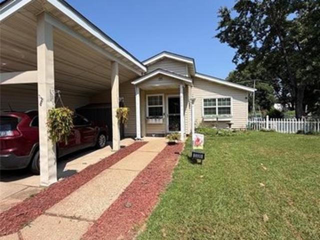 2335 Buttonwood Ct, Florissant, MO 63031